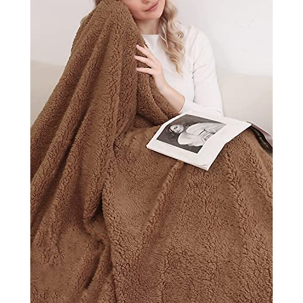 Panku Ultra-Soft Thick Micromink Sherpa Blanket Throw for Couch, Reversible Fuzzy Warm Throw Blanket All Season for Men Women Gifts (50X60 Beige and Camel)