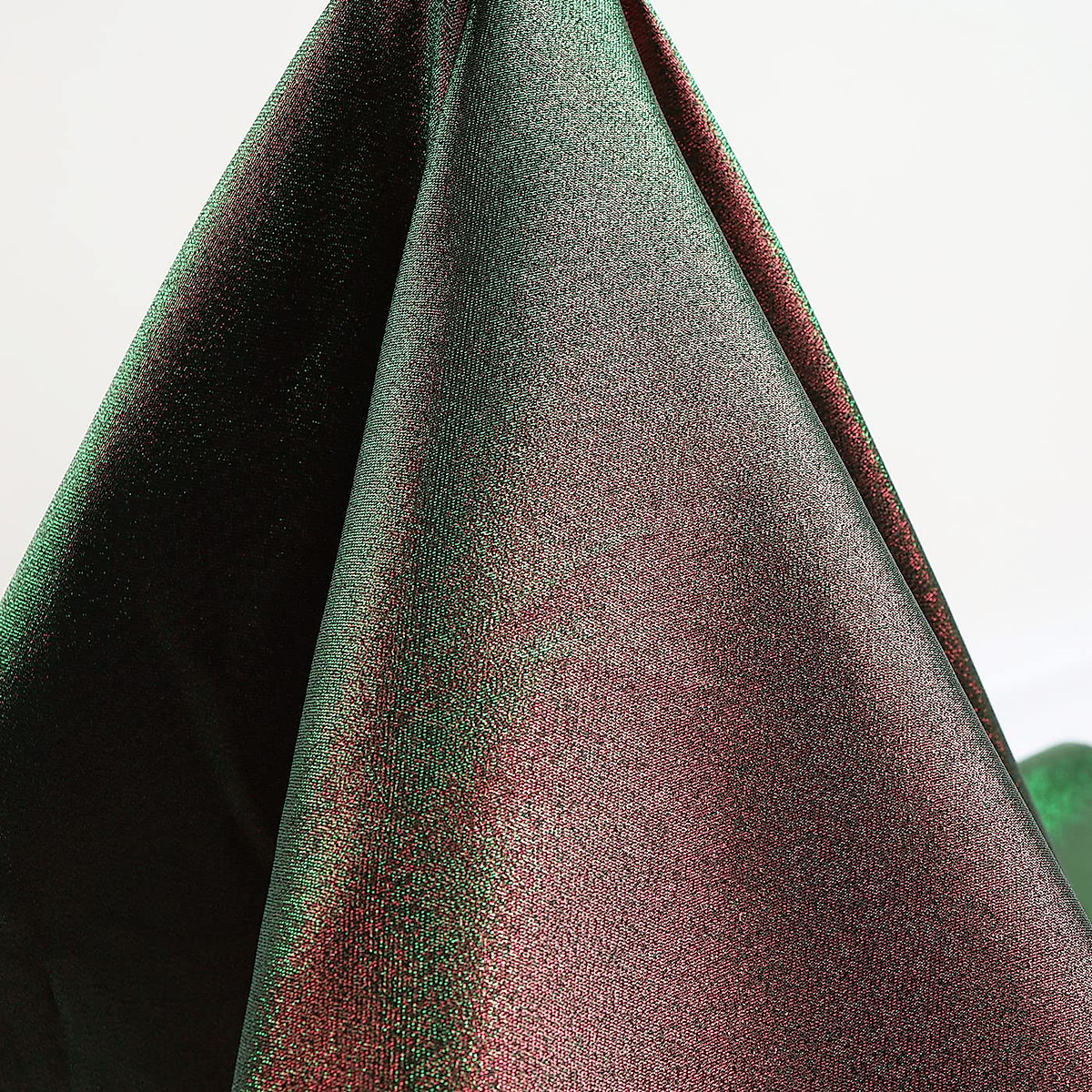 Two Tone Iridescent Fabric Metallic Thread Color Changing for Sewing Costume Gown (Green Red Blending) 50 Inches Wide, 4 Yards