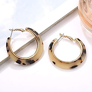 XOCARTIGE Acrylic Hoop Earrings for Women Tortoise Resin Earrings Bohemia Statement Dangle Earring Studs for Girls (Light Brown)