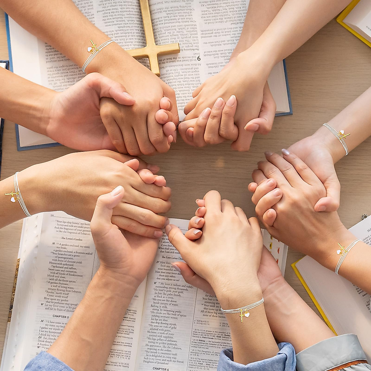 Ferreve 30 Sets Baptism Party Favors Cross Heart Bracelet Bulk with Organza Bag Christian Adjustable Religious Braided Rope for Church Wedding Baby Shower First Communion Sunday School Gifts(Gold)