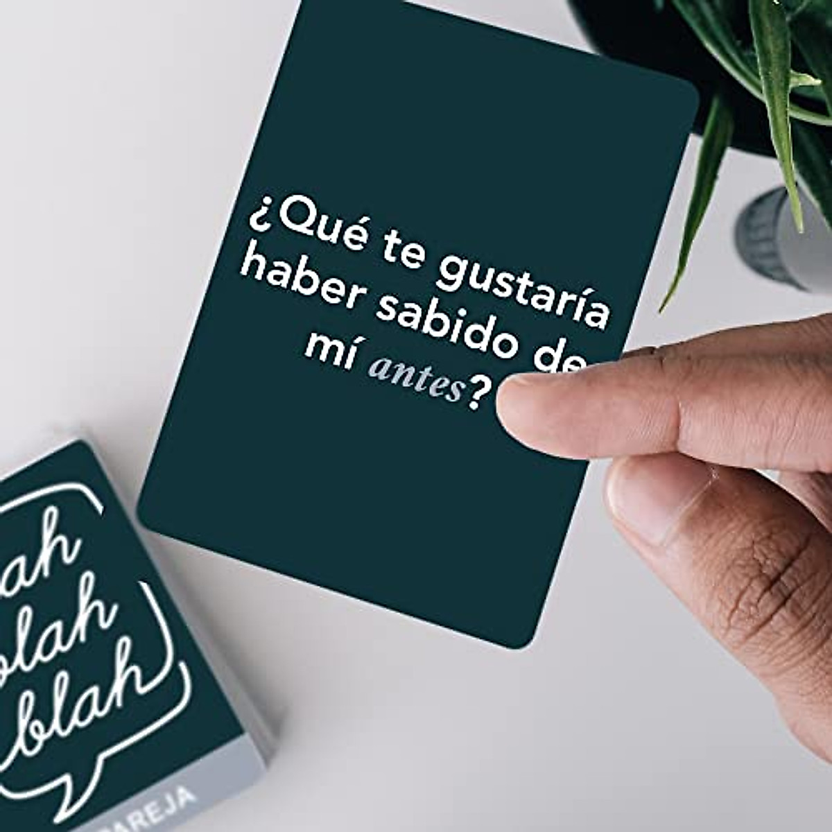 FLUYTCO Love Lingual: Spanish Couples Game - Card Game - 150 Conversation Starter Questions for Couples - to Explore & Deepen Connections with Your Partner - Date Night & Relationship Cards