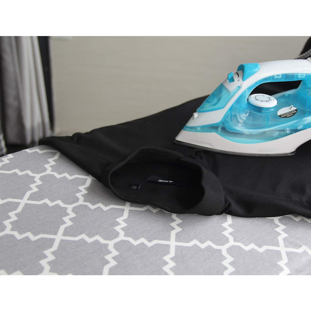 Neccom Ironing Mat with Silicone Pad Heat Resistant Ironing Blanket, Thick Portable Travel Ironing Pad for Table Top, Washer and Dryer, Cotton Ironing Padding Pack in Drawstring Bag 28"x21.6"