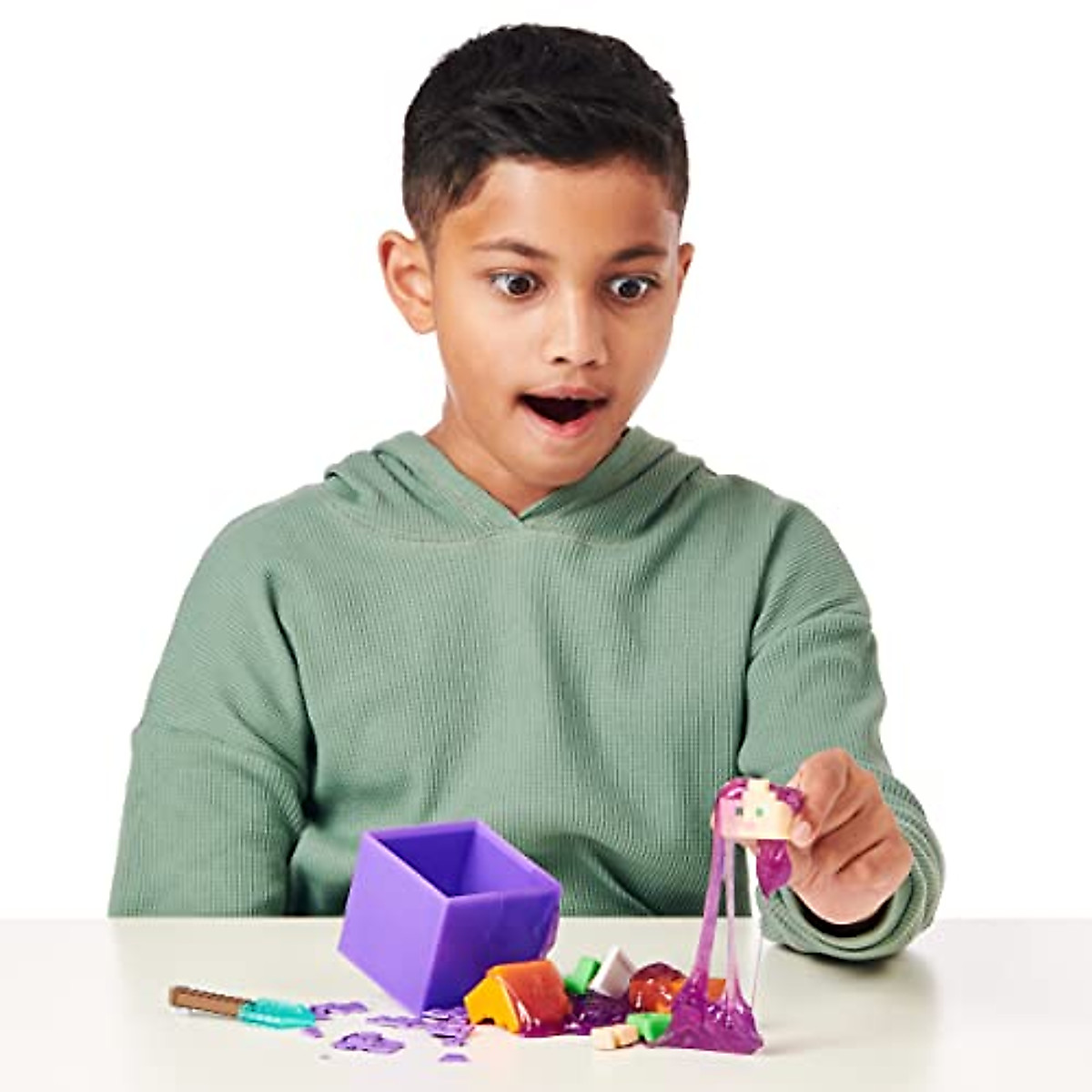 Treasure X Minecraft Caves & Cliffs - Overworld Characters. Mine, Discover & Craft with 10 Levels of Adventure & 12 Mine & Craft Characters to Collect