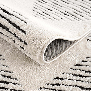 BoutiqueRugs Fauci Farmhouse Area Rug - Cream, Black White - 6'7" x 9'