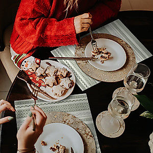 HeloHo Green Placemats Set of 4,Vinyl Table Place Mats Heat Stain Resistant Foldable Placemats Washable Wipeable Placemat for Kitchen Dining Table Decoration Indoor Outdoor