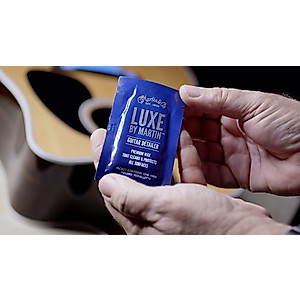 Martin Guitar Luxe by Martin Guitar Detailer, Single-Use Cleaning and Detailing Cloth for Guitars, (18A0111)