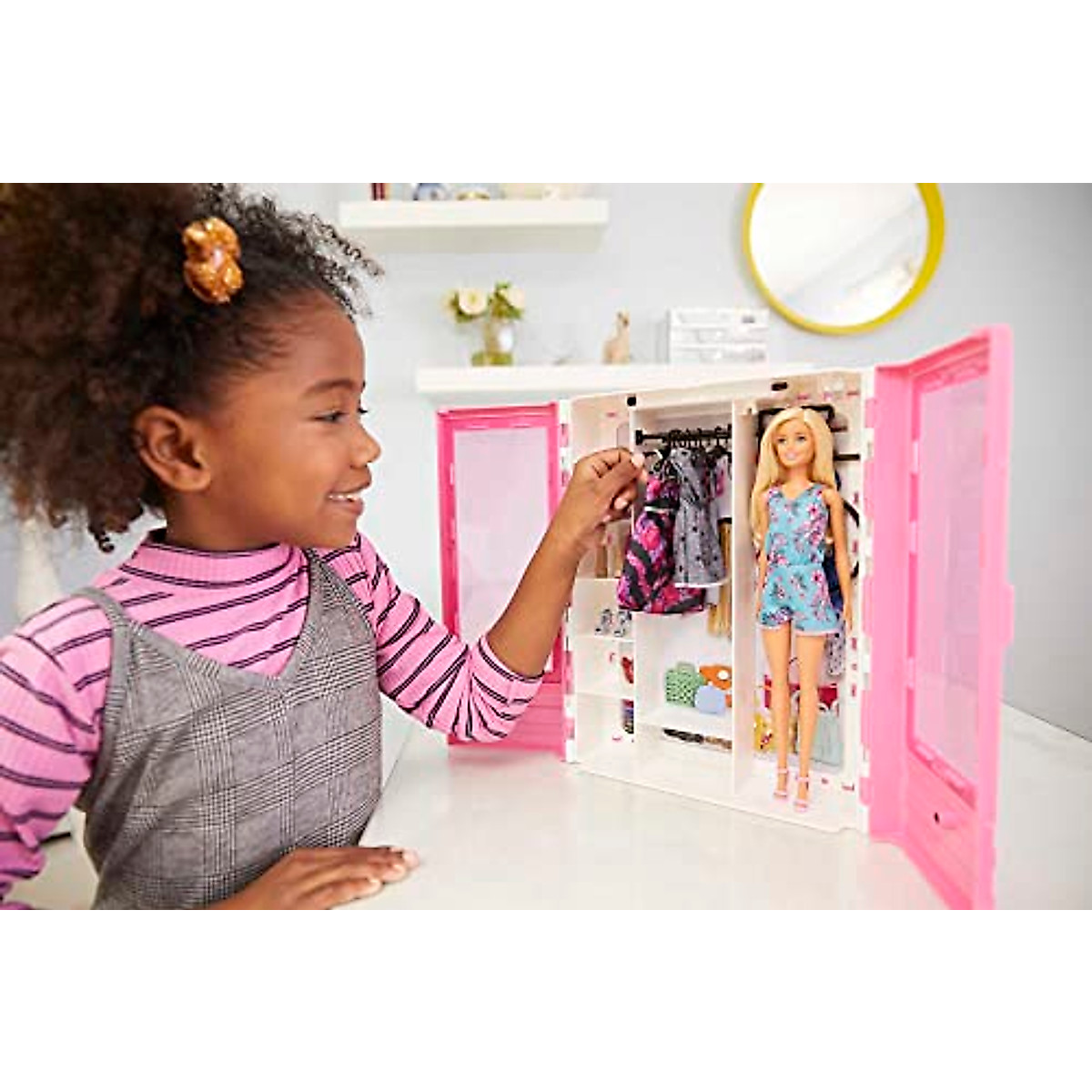 Barbie Fashionistas Ultimate Closet Portable Fashion Toy with Doll, Clothing, Accessories and Hangers, Gift for 3 to 8 Year Olds