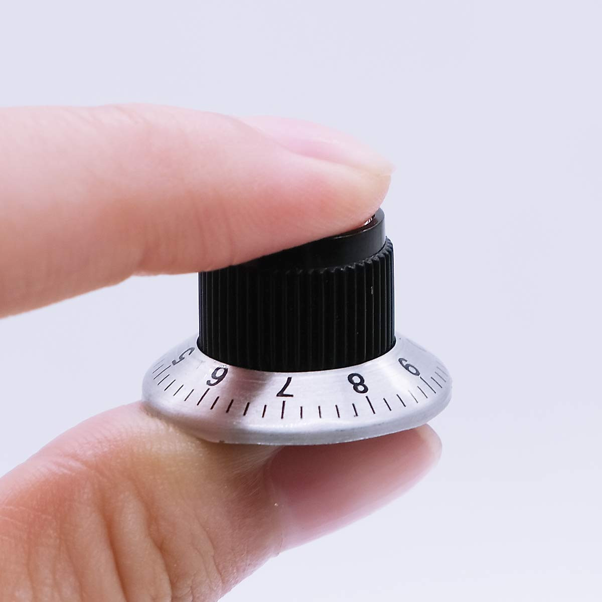 mxuteuk 4pcs Potentiometer Control Knob Volume Audio Electric Guitar Bass Pedal Knobs Screw Type 24 x 14.5mm (d*h) KNOB-C-1