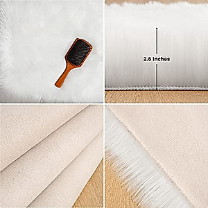 Soft Faux Sheepskin Chair Cushion, White 1.6' x 1.6' Square Fluffy Faux Fur Area Rug, Bedroom Seat Cushion Throw Chair Cover for Living Room Dorm Sofa Decor