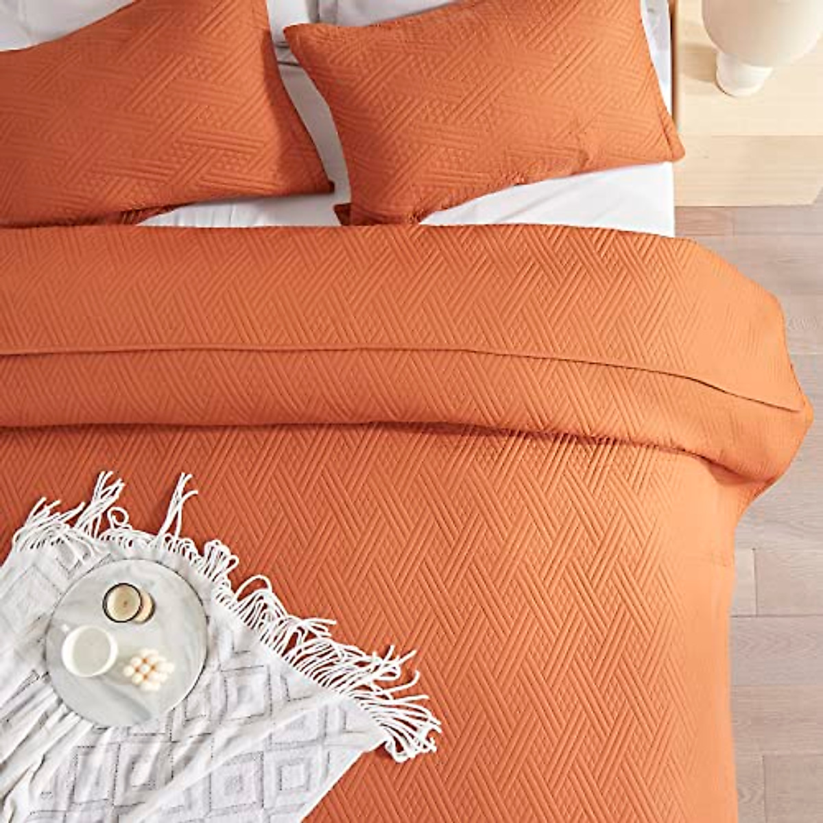 Haglurom Burnt Orange Queen Size Quilt Bedding Set-3 Pieces, Lightweight Soft Microfiber Bedspread/Coverlet-90''x98'' with 2 Pillow Shams, Luxurious Warm Summer Bed Quilt for All Seasons