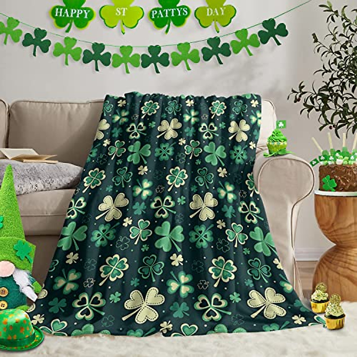 Happy St. Patrick's Day Throw Blankets Lucky Shamrocks Leaves Fuzzy Soft Flannel Fleece Bed Cover Bedspread Lightweight Cozy Luxury Blanket for for Couch Bed Sofa Chair 40x50In
