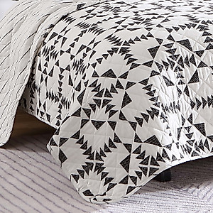 Eddie Bauer- Queen Quilt Set, Cotton Reversible Bedding Set, All Season Home Décor with Bonus Pillow Cover (Arrowhead Charcoal, Queen)