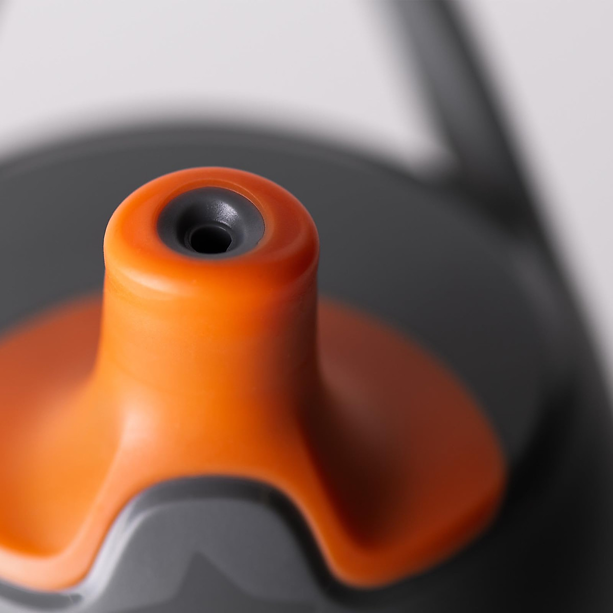 Tommee Tippee Insulated Sportee Bottle, 9oz, 12+ Months, Trainer Sippy Cup for Toddlers, Spill-Proof, Easy to Hold Handle, Lilac & Plum, Pack of 2