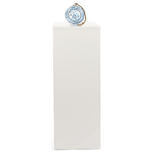 Displays2go, Rectangular Retail Store Pedestal, Laminated Particle Board & Melamine Construction – White Finish (WDCUBEWHT3)
