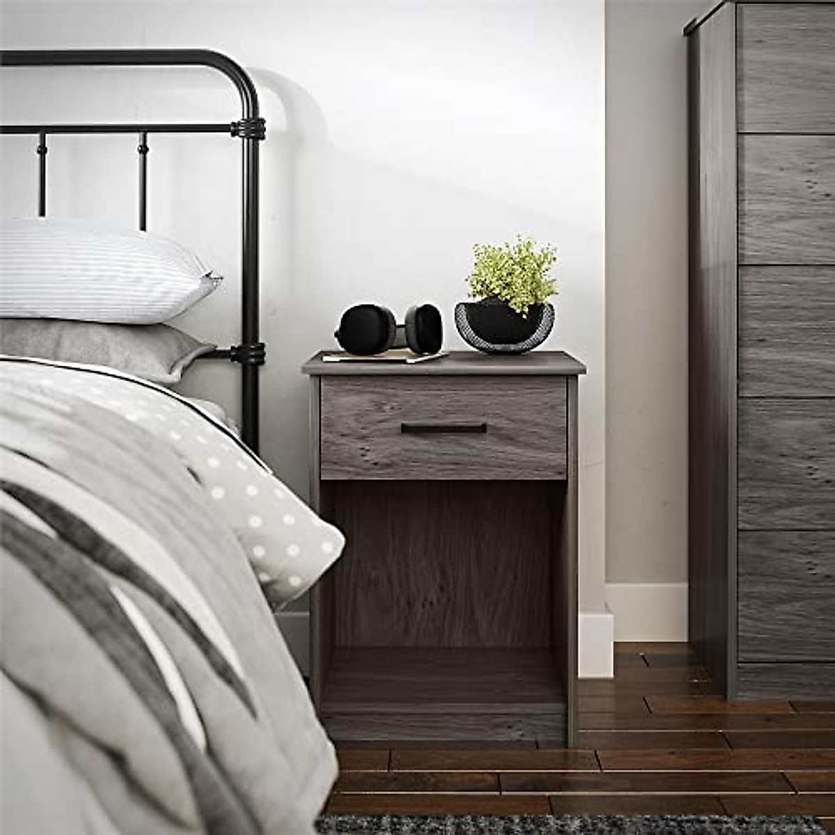 Ameriwood Home Edgewater Nightstand with Drawer, Grey Oak