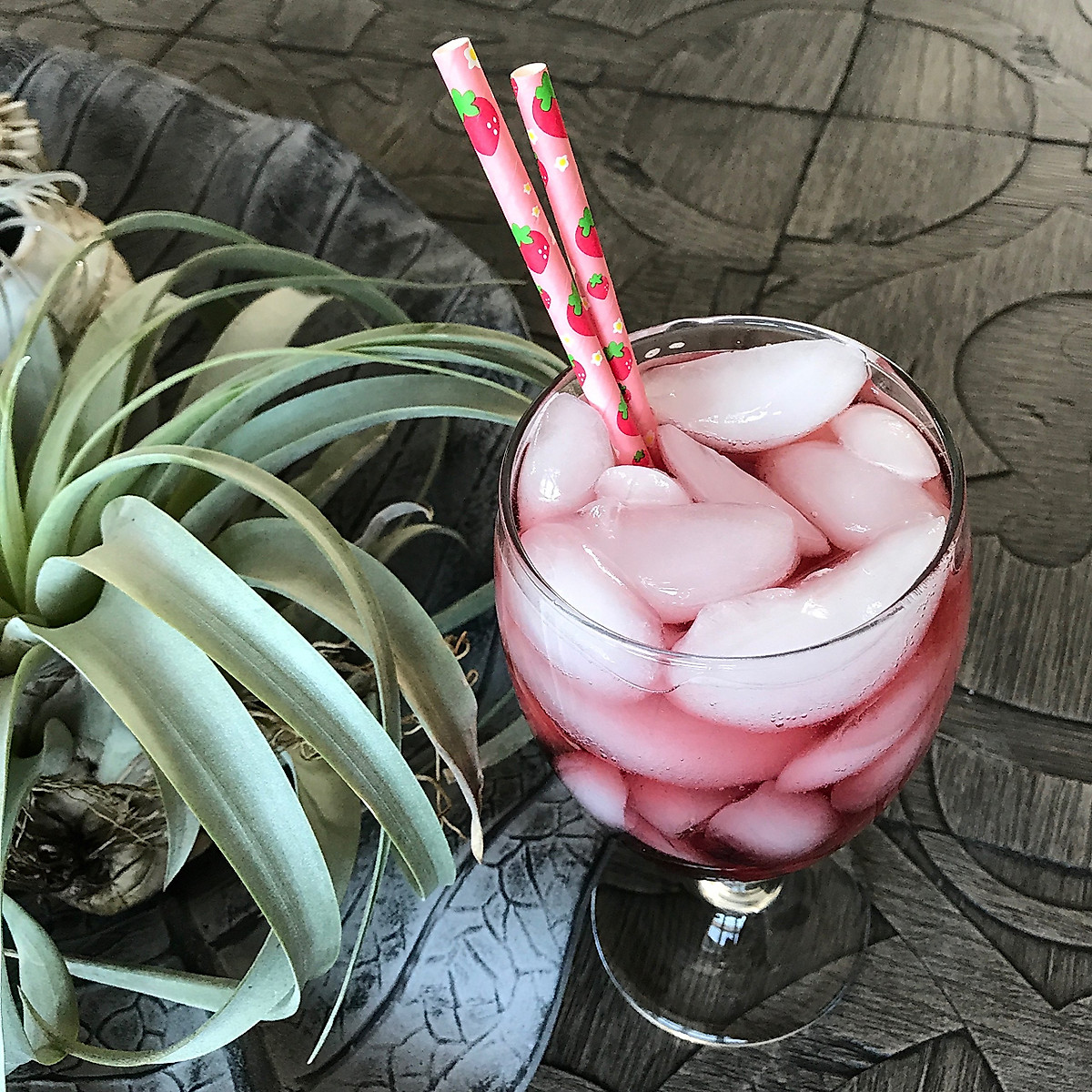 Strawberry Pattern Paper Straws - Valentine - Pink Red Green - 7.75 Inches - 100 Pack