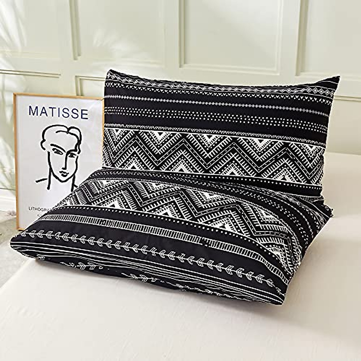 Lightweight Hotel Luxury Duvet Cover 3 Piece Set - Boho Black with White Geometry Ultra Soft Premium Microfiber Breathable Comforter Cover with Zipper Closure, Corner Ties King (104x90 inches)
