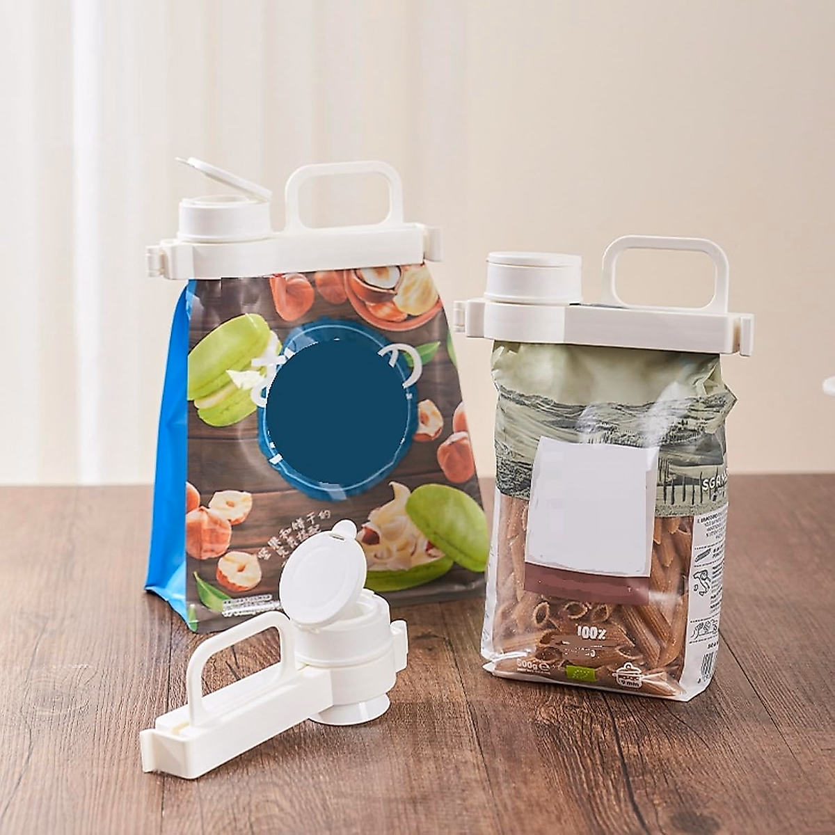 Kerrtoa Food Bag Sealing Clip with Pour Spout, Bag Clips for Food, Seal and Pour Bag Clip,Snack Clips That Pour, Suitable for Small Particle Food, Liquid, Flour and Baby Food Storage Organizer (3)