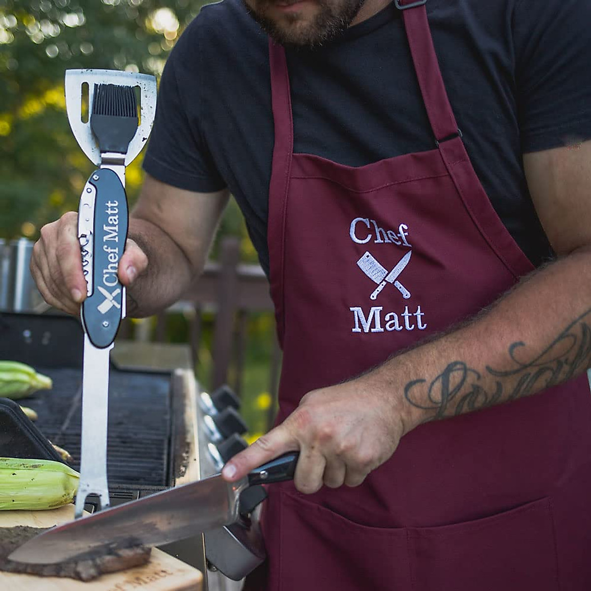 THE APRONPLACE Personalized Embroidered Chef Knives Adult Apron - Add Your Own Name - 2 Adult Sizes For Men And Women - Great Gift for the Chef or Griller in your family