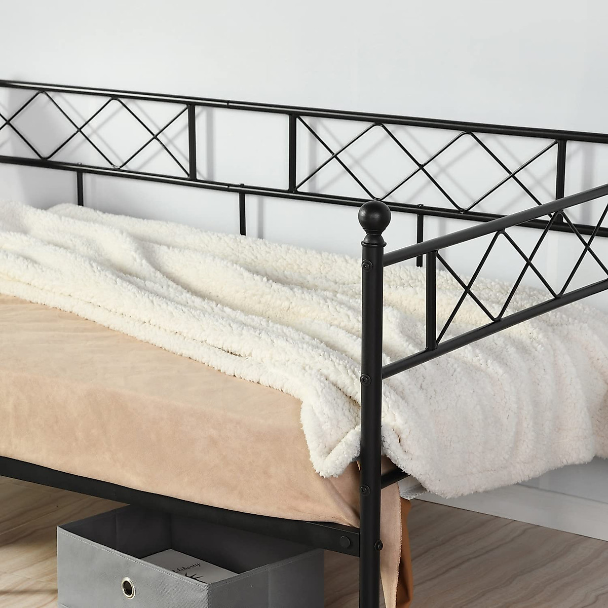 Twin Size Daybed Frame, No Box Spring Needed Day Bed Fram, Twin Bed Frames Metal Sofa Bed for Living Room Guest Room Apartment, Black