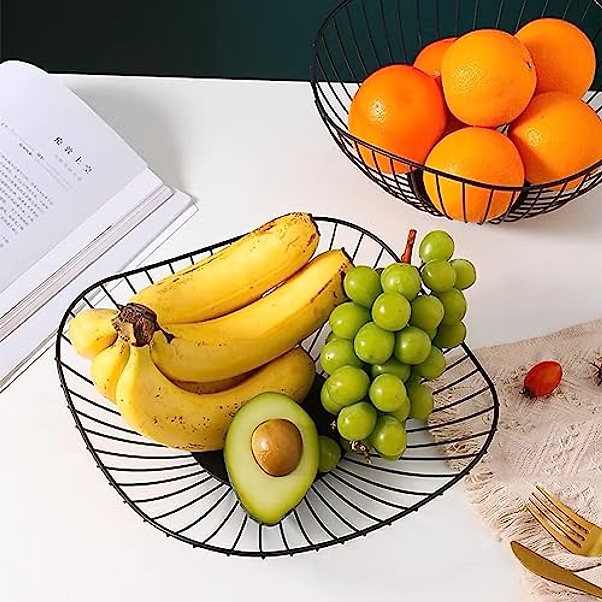 Teetookea Small Metal Wire Fruit Bowl, Rounded Square Fruit Basket, Minimalism Fruit Stand Serving Bowls for Kitchen Counter, Countertop, Home Decor, Table Decorative Hold Veggies, Bread, Snacks-Black