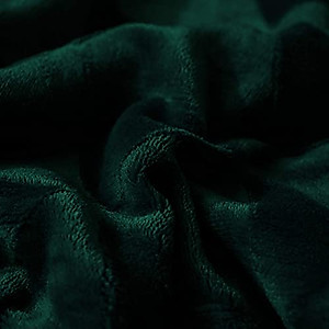 Exclusivo Mezcla 50” x 70” Large Throw Blanket, Sherpa Reversible Brushed Flannel Fleece Plush Blanket, Stylish Decorative, Lightweight, Soft and Warm Forest Green