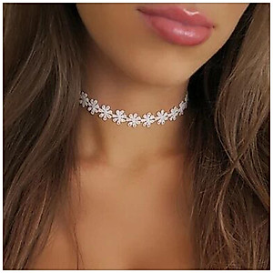 Yheakne Boho Flower Lace Choker Necklace White Lace Tattoo Choker Necklace Daisy Flower Collarbone Necklace Retro 90s Choker Necklace Chain Jewelry for Women and Girls (White)