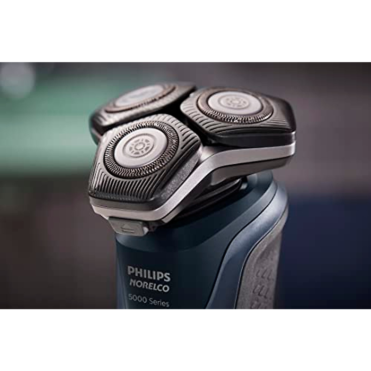 Philips Norelco Shaver 5400, Rechargeable Wet & Dry Shaver with Pop-Up Trimmer, S5880/81