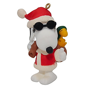 1998 Hallmark Keepsake Ornament Joe Cool Spotlight on Snoopy