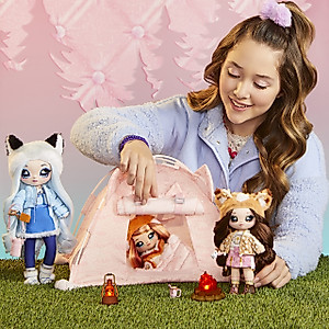 MGA Entertainment Na Na Na Surprise Camping Dolls Sierra Foxtail - Fox-Inspired 7.5" Fashion Doll with Orange Hair and -Plush Fox Sleeping Bag, 2-in-1 Gift, Toy for Kids Ages 5 6 7 8+ Years