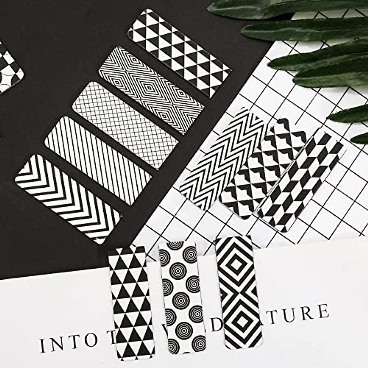 MWOOT 30Pcs Geometric Magnetic Bookmarks, Black White Magnet Page Markers Kit, Creative Magnetic Page Clips Bookmark for School Office Kids Students Book Lovers Reading Supplies (30 Styles, 6x2CM)