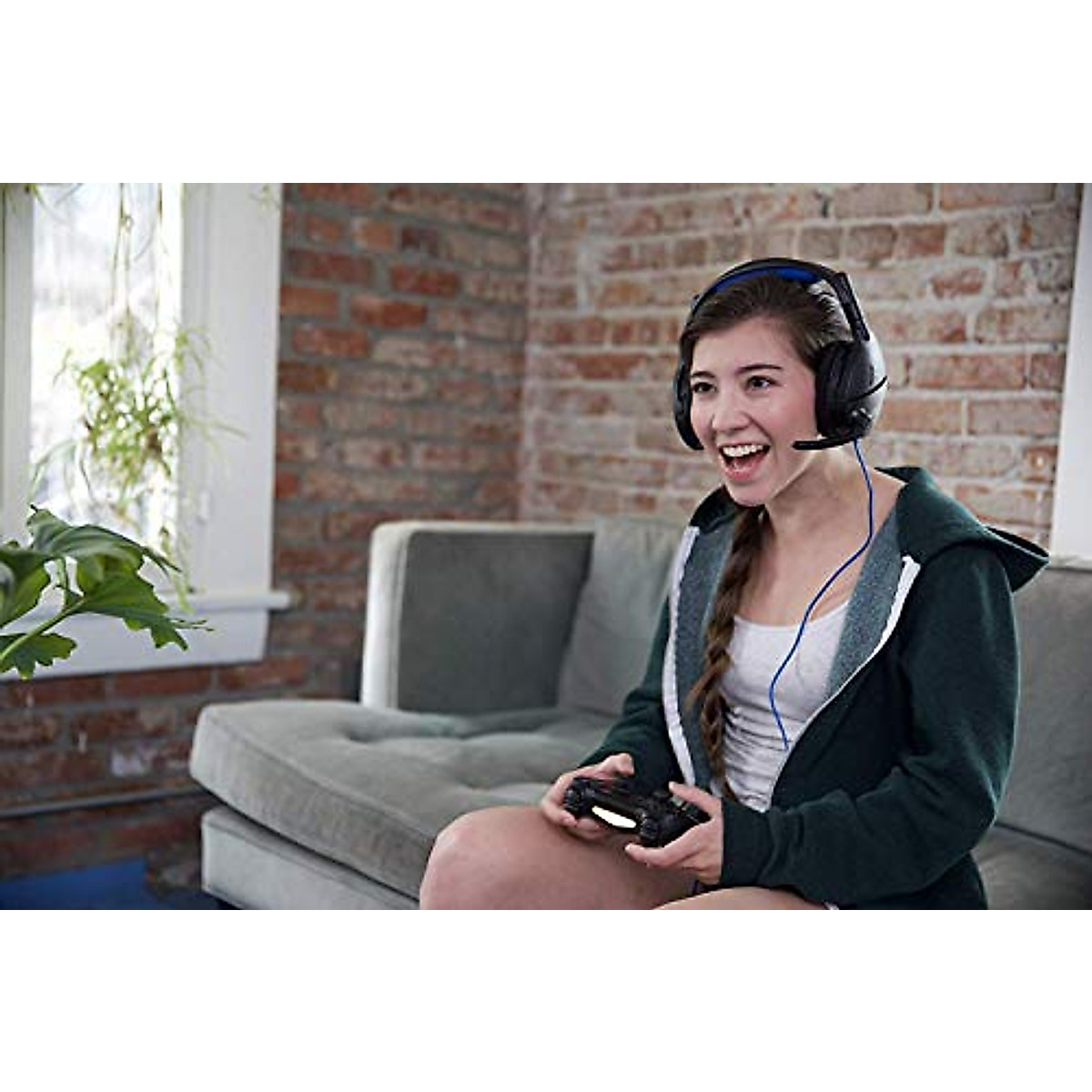 Turtle Beach Stealth 300 Amplified Gaming Headset for PS4 and PS4 Pro - PlayStation 4 (Wired)