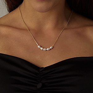 CAROVO Dainty Pearl Pendant Necklace for Women 14k Gold Plated Barque Pearl Chain Necklace Handmade Cultured with Five Tiny Pearl Everyday Jewelry for Gifts