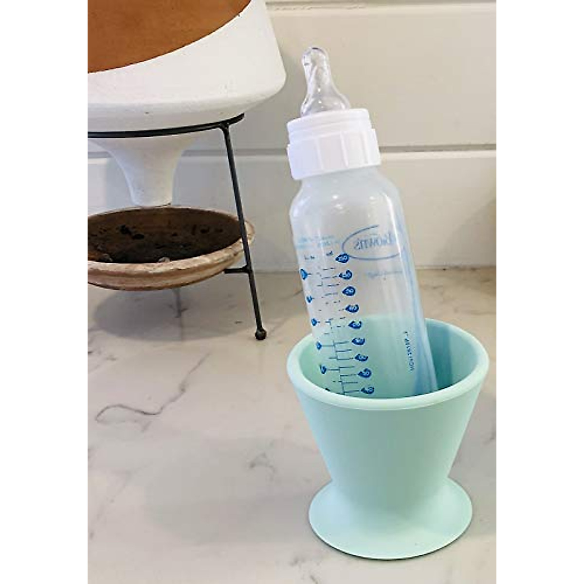 Ingenuity Bokee Baby Bottle Holder Hands Free – One-Hand Bottle or Sippy Cup Prep for Infant to Toddler, Green-Blue