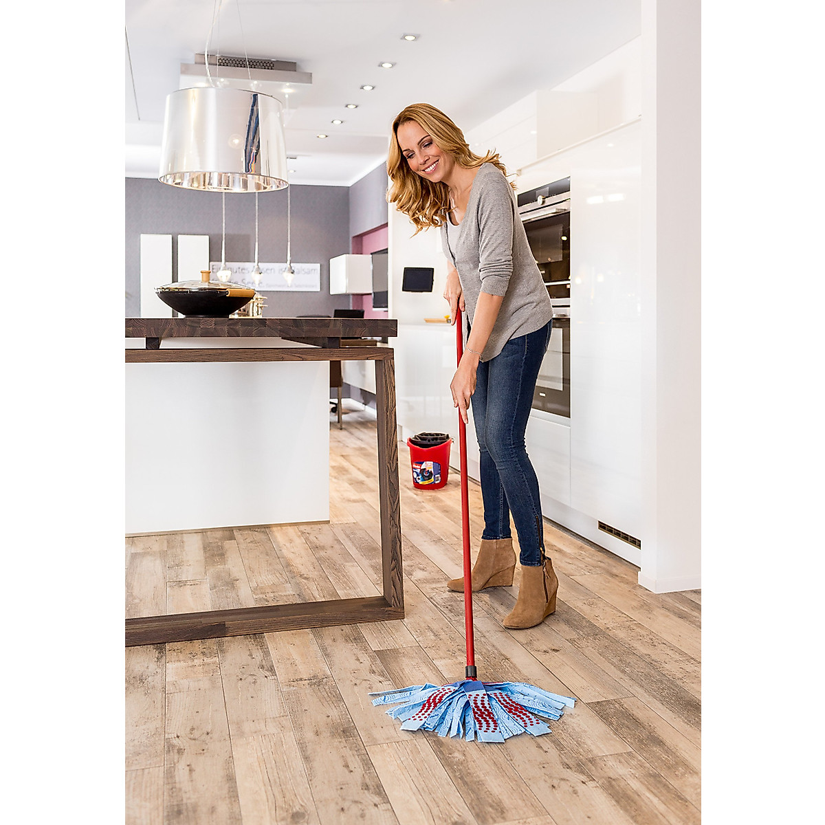 Vileda SuperMocio Box with Bow 3Action XL and Two Microfibre Bows and Power, Plastic/Microfiber, Red