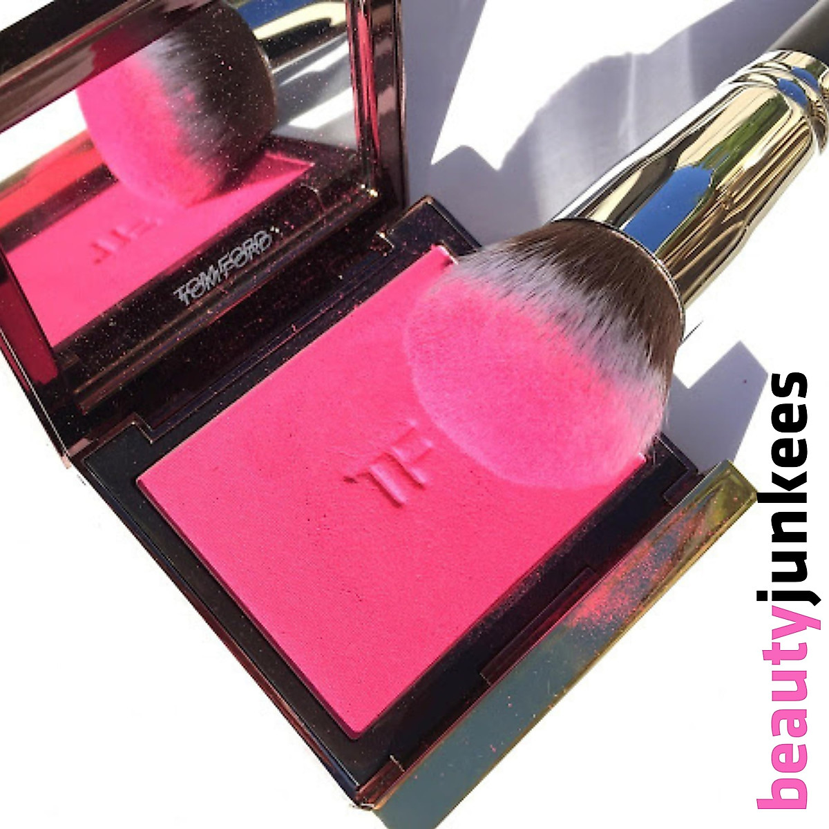 Mineral Powder Foundation Makeup Brush: Round Top Kabuki, Soft Dense Synthetic Bristles for Applying Loose Compact Pressed Translucent Minerals, Setting, Finishing, Buffing Liquid, Cream, Cruelty Free