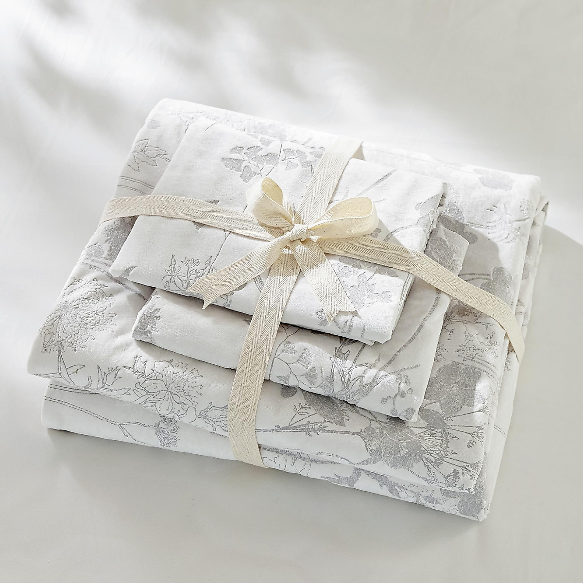 Bedsure Flannel Velvet Duvet Cover King Size, Ultra Soft Breathable Fluffy Fleece Comforter Cover Set, All Season Cozy Floral Duvet Cover with Zipper Closure, 3 Pieces Set, Cream White