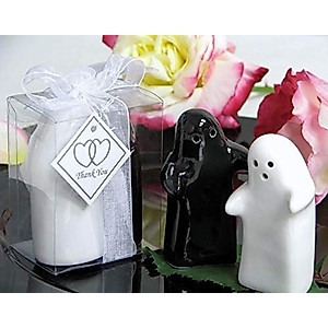 Salt and Pepper Shakers Cute Decorative Novelty Hugging Shakers Couple Set Black and White Modern and Vintage Hug Design Easy to Refill and Dispenser Shaker Set