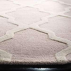 SAFAVIEH Cambridge Collection 4' Round Light Pink / Ivory CAM121M Handmade Trellis Premium Wool Area Rug