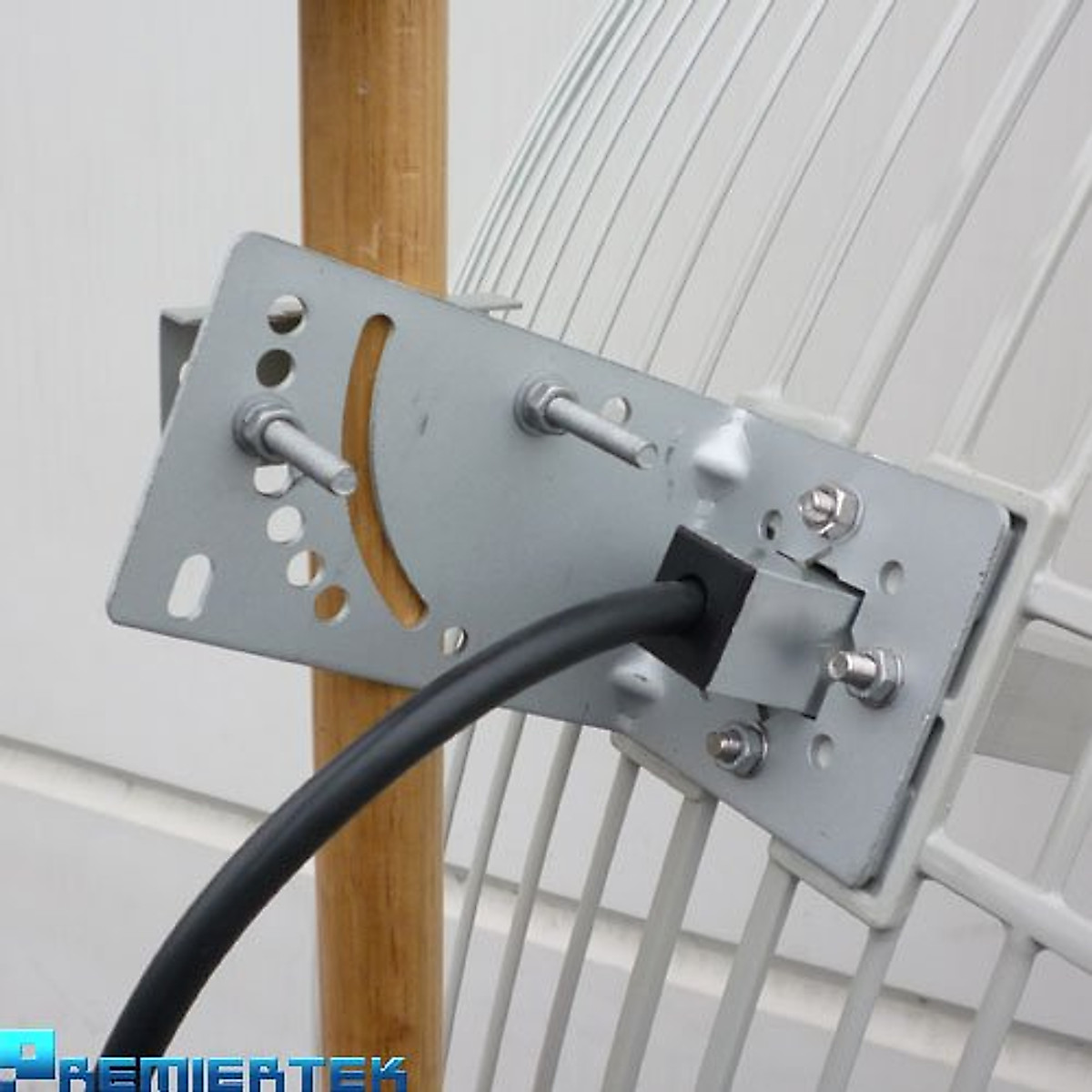 Premiertek Outdoor 2.4GHz 24DBI Directional High-Gain N-Type Female Aluminum Die Cast Grid Parabolic Antenna (ANT-GRID-24DBI)