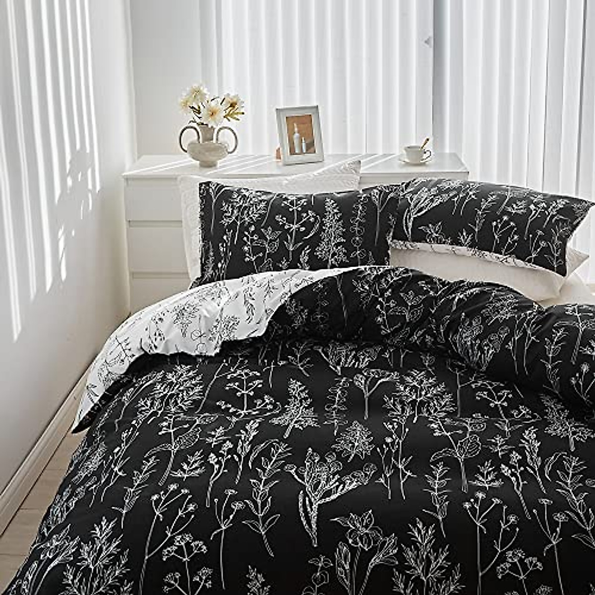 Floral Queen Duvet Cover, Microfiber 3 Pieces Floral Bedding Queen Set, 1 Duvet Cover +2 Pillowcases, Black and White Floral Duvet Cover Queen, with Zipper Closure, Durable, Easy Care (NO Comforter)