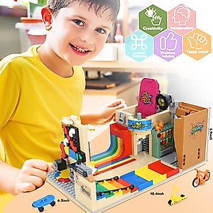 Skate Park Friends Building Set 575 PCS, Skateboard Toys for Kids Cool City Sports, with 4 Mini Dolls, Toy Scooter Sports Theme Park Building Playset for Boys and Girls Aged 6-12