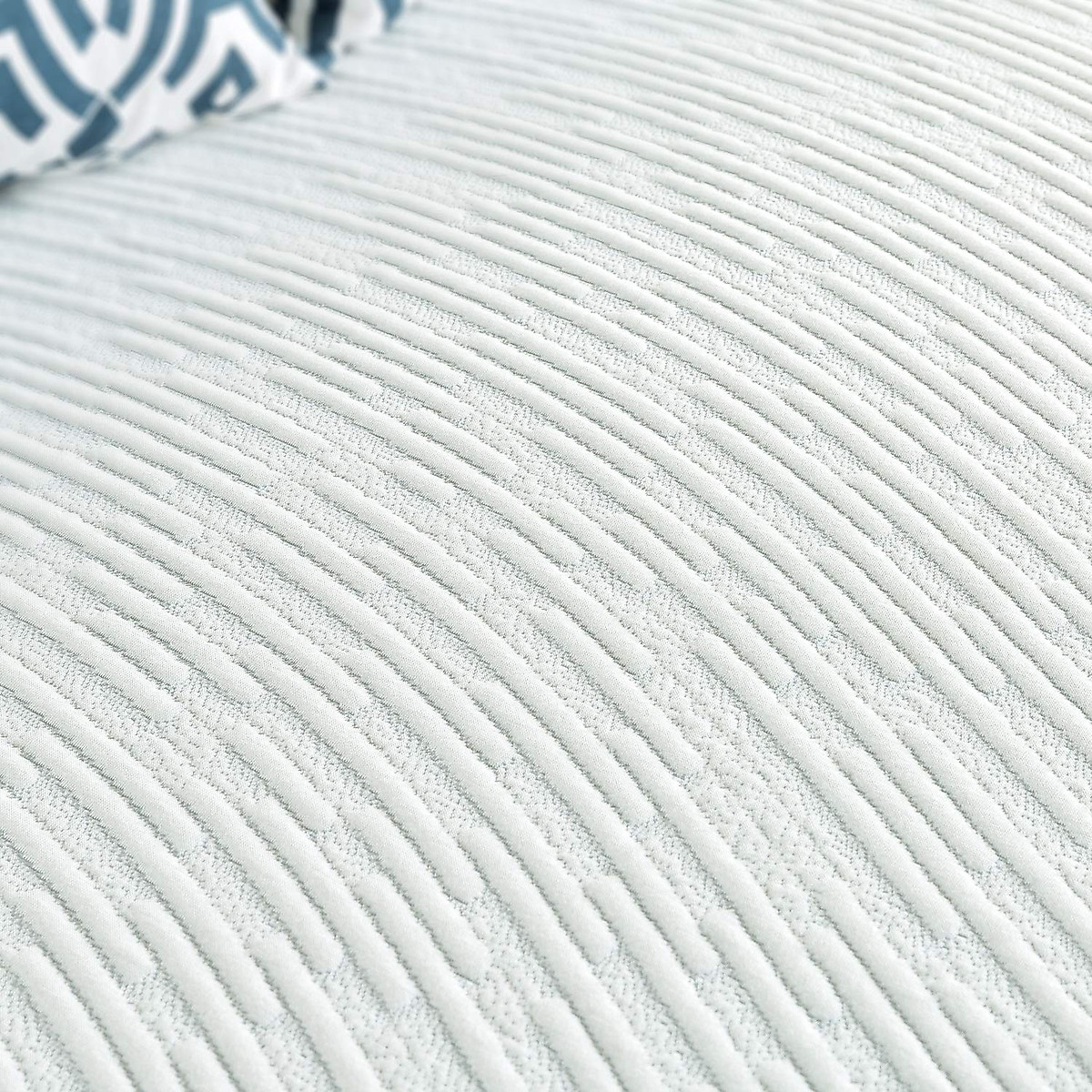 Zinus 13 Inch Green Tea Pressure Relief Memory Foam Mattress/Zoned Airflow Design/CertiPUR-US Certified/Bed-in-a-Box, Queen