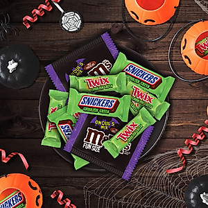 M&M'S Milk Chocolate Ghoul's Mix, SNICKERS & TWIX Ghoulish Green Fun Size Bulk Halloween Chocolate Candy Assortment, 26.82 oz, 50 Piece Bag