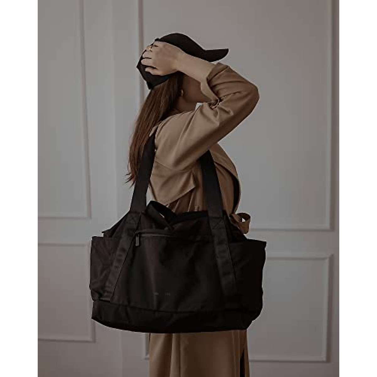 Foldable Duffle Bag, BAGSMART 29L Tote Travel Bag Gym Sports Bag for Women, Carry On Luggage Weekender Overnight Bag for Travel Essentials(Black)