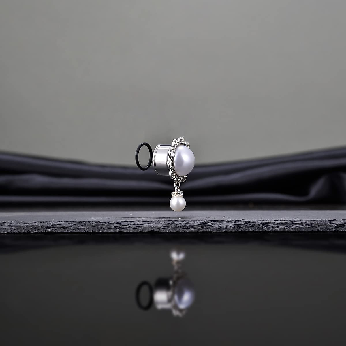 KUBOOZ Pearl Pendant Ear Piercing Jewelry Stainless Steel Tunnels and Plugs Ear Expander Reamer Guages 00g