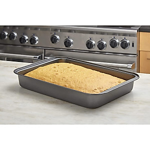 Nifty Solutions Cake Pan & Muffin Pan with Lid, 2 Piece Baking Pans Set - 9 x 13 Cake Pan & 12-Cup Muffin Pan, Non-Stick Pans, Kitchen Bakeware, Dishwasher Safe