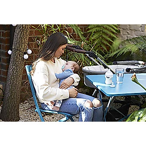 Tommee Tippee Ultra-Light Silicone Pacifier, Symmetrical One-Piece Design, BPA-Free Silicone Binkies, 0-6m, 4-Count