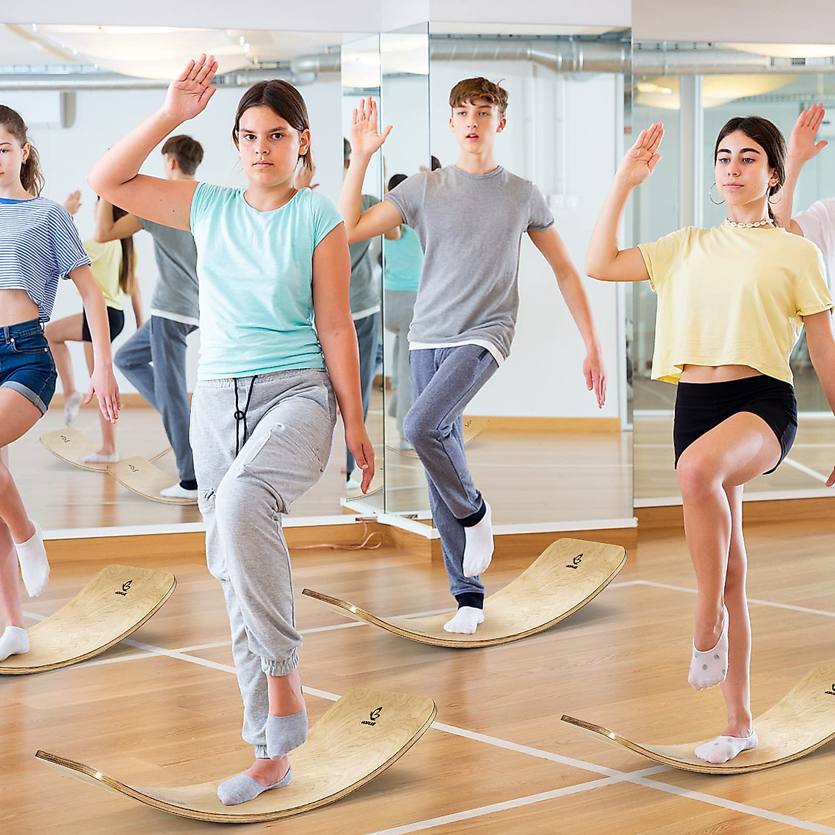 Goplus Wobble Board, 35Inch Wooden Balance Board for Kids & Adults Support 660LBS, Toddler Open-Ended Learning Toy Yoga Curvy Rocker Board for Balance Training, Home Exercise (15.5 INCH Width)