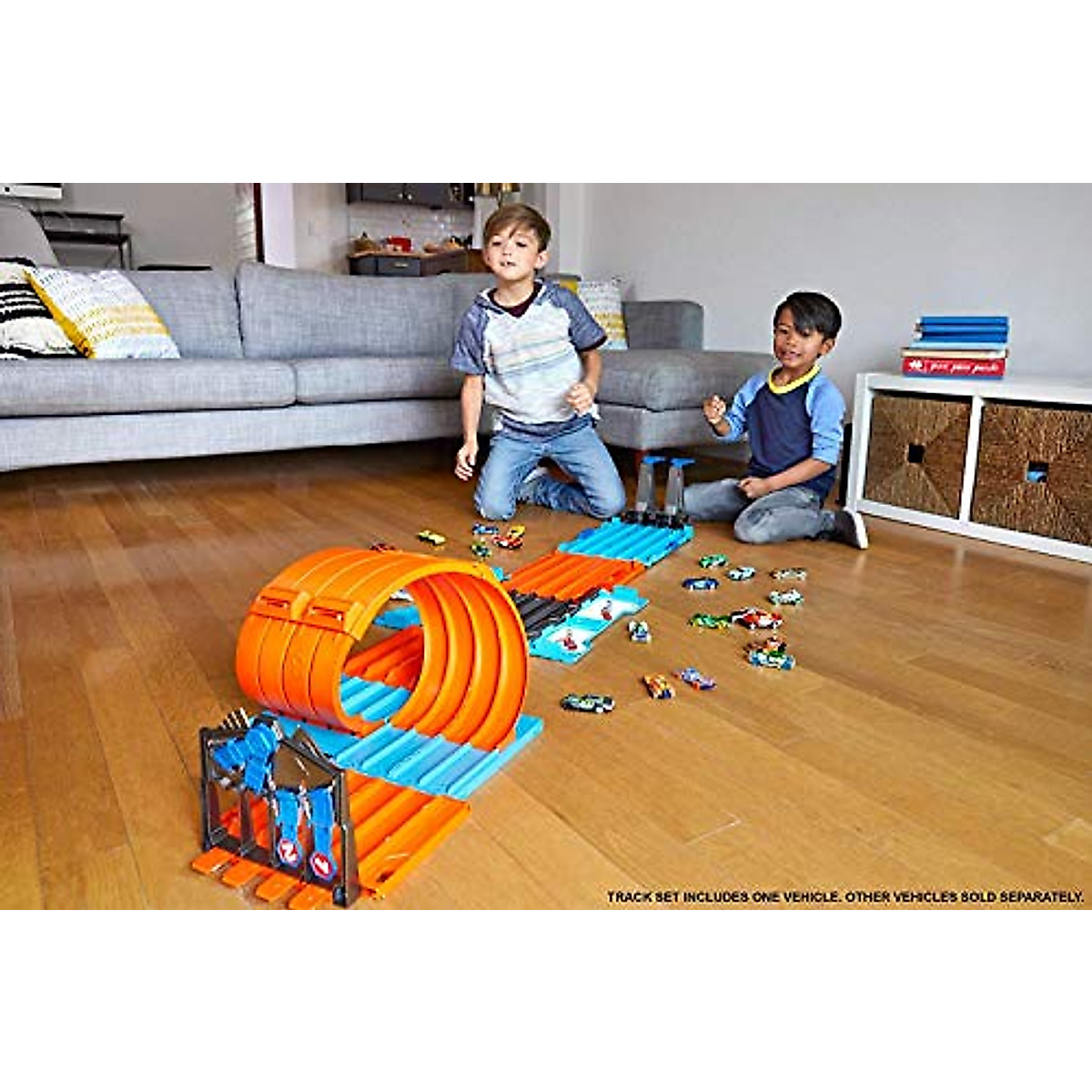 Hot Wheels Race Crate with 3 Stunts in 1 Set Portable Storage Ages 6 to 10